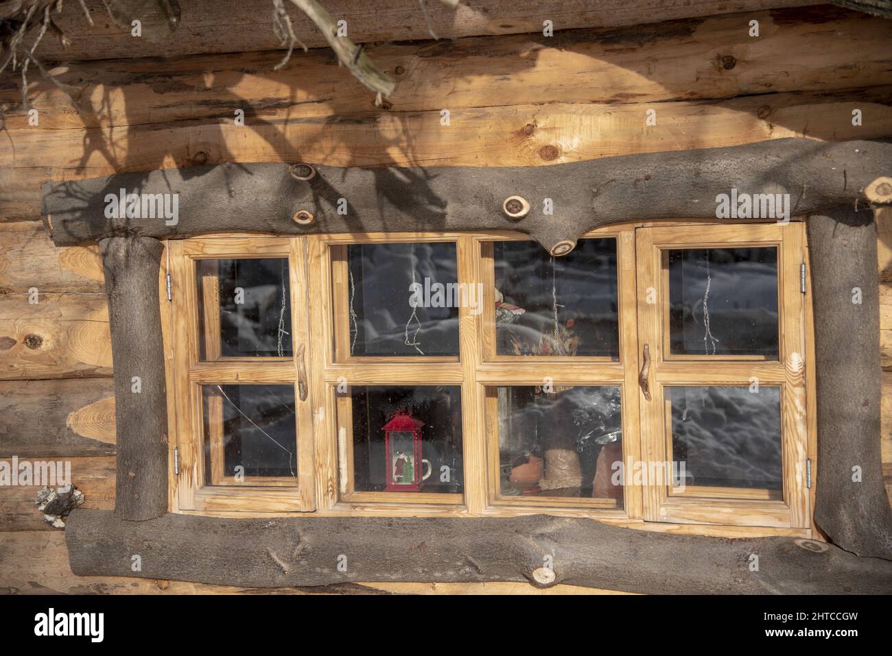 Modern farmhouse exterior in snow hi-res stock photography and images ...