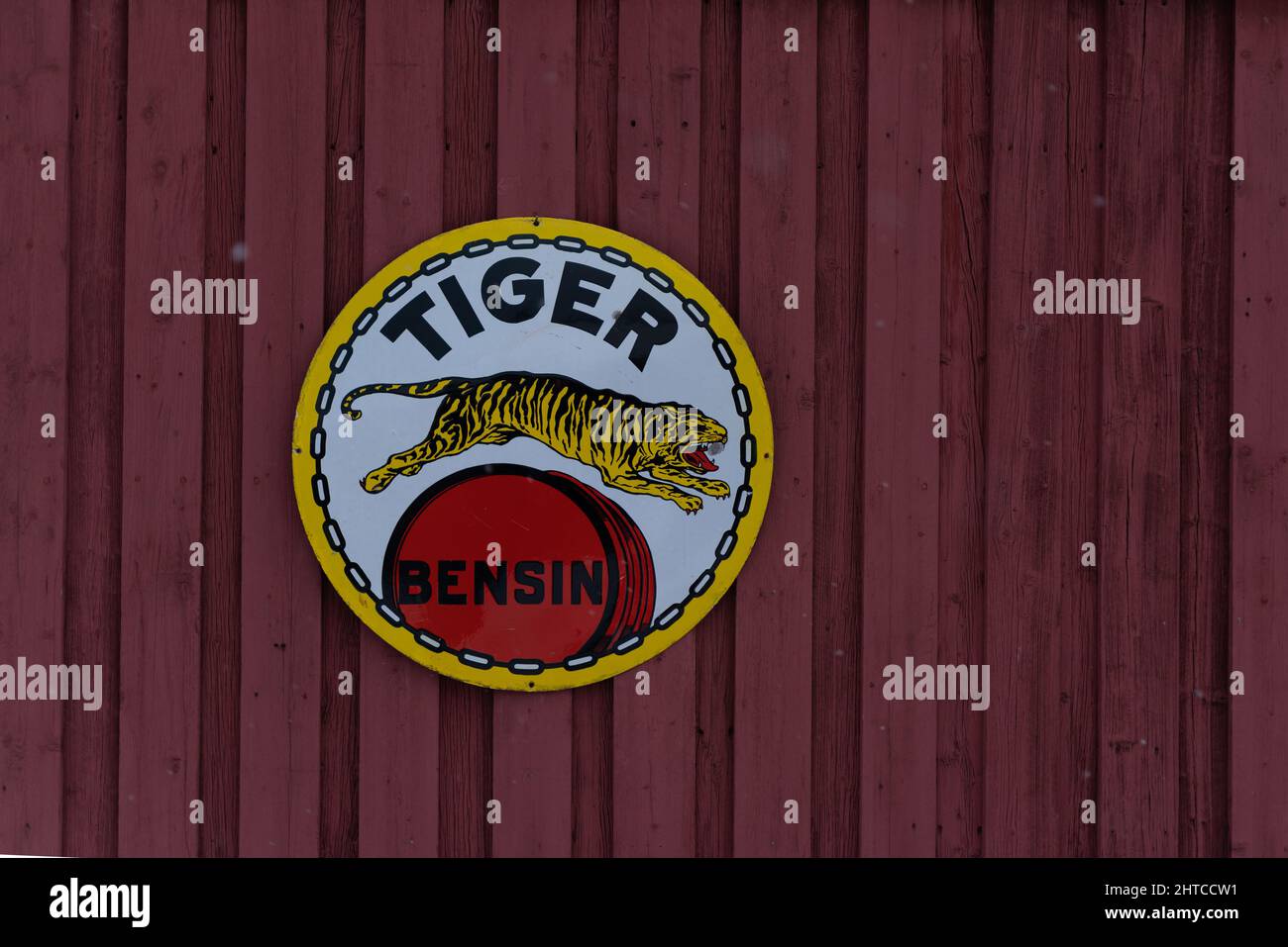 Esso advertising sign hi-res stock photography and images - Alamy