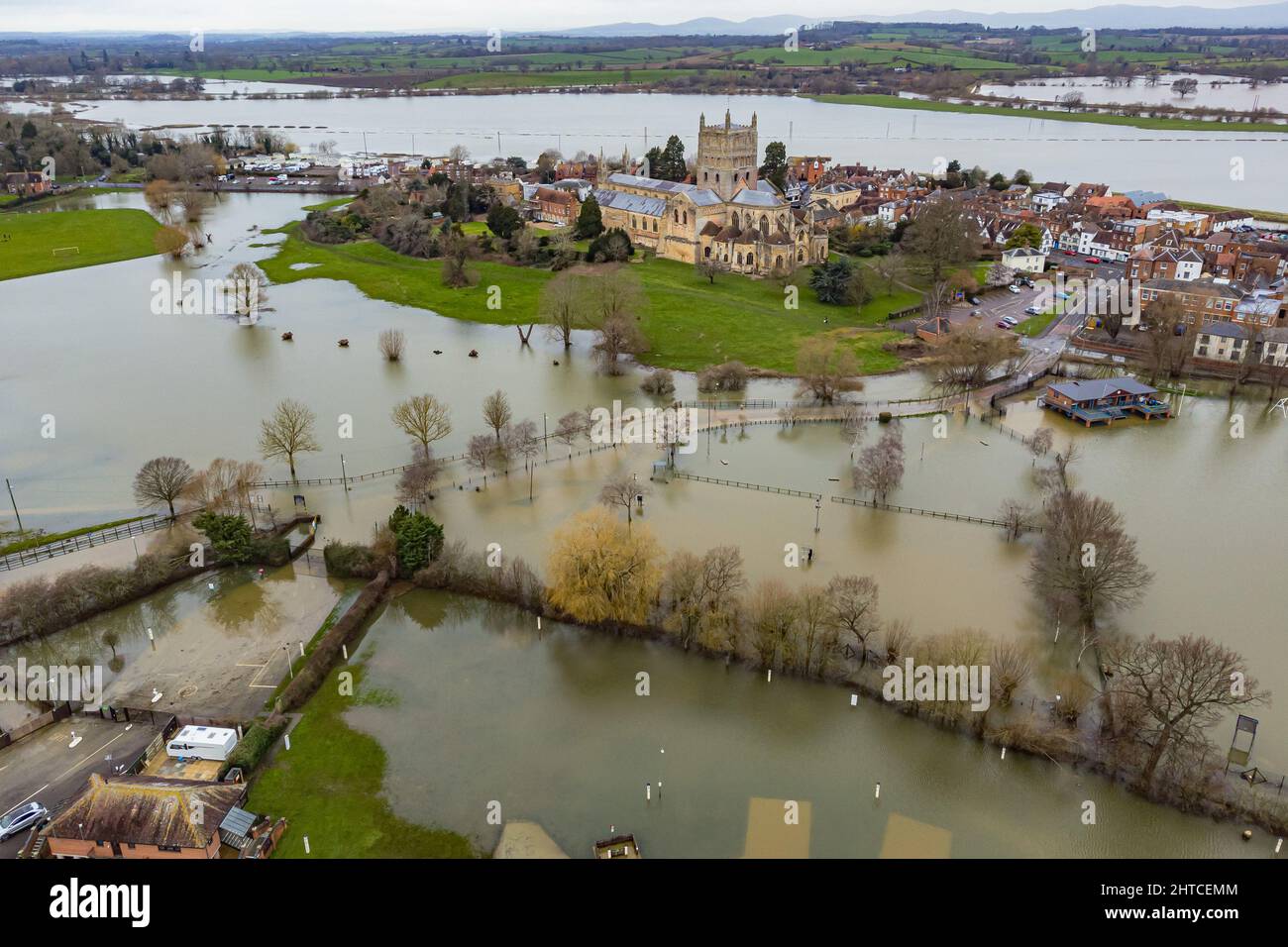 Flooding around Tewkesbury Abbey in Gloucestershire where the Rivers ...