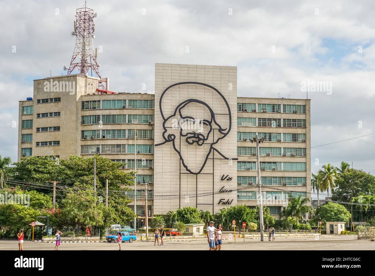 Building with Fidel Castro's portrait on the wall at Plaza de la ...