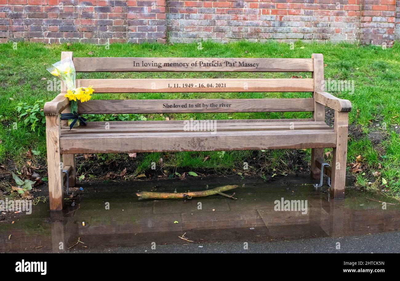 Memorial Remembrance bench seats along the River Thames at St Margarets ...