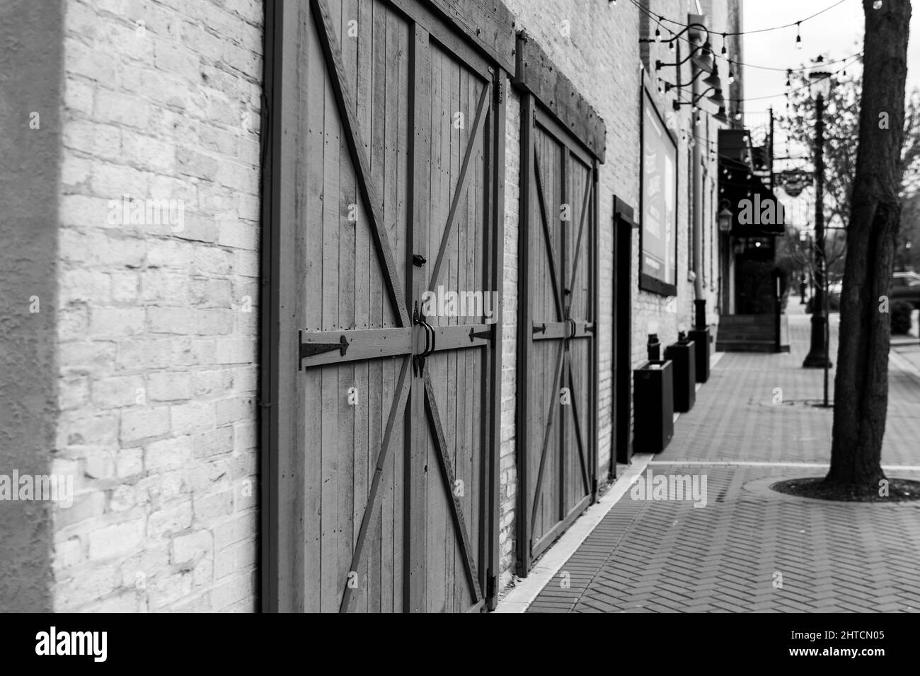 Old brick building sidewalk Black and White Stock Photos & Images - Alamy