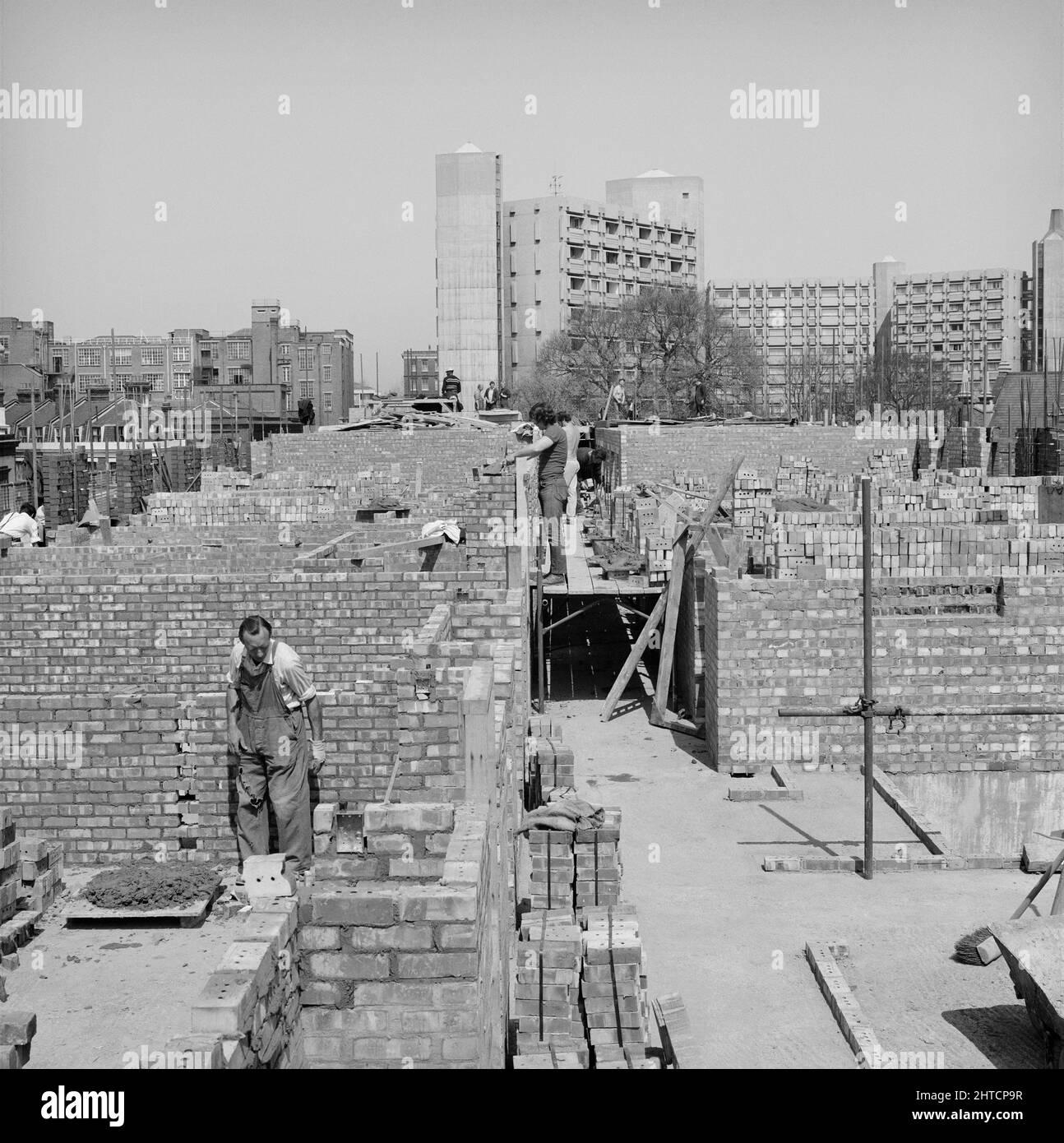 Bricklayers bricklaying wall building Black and White Stock Photos ...