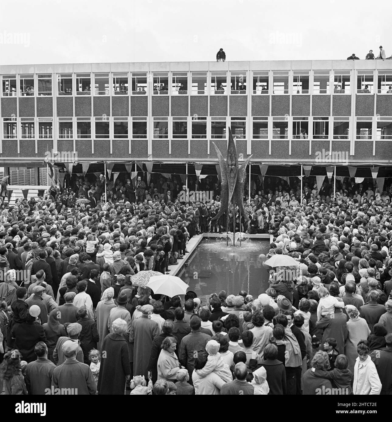 Yate Shopping Centre, Yate, South Gloucestershire, 25/09/1965. A large ...