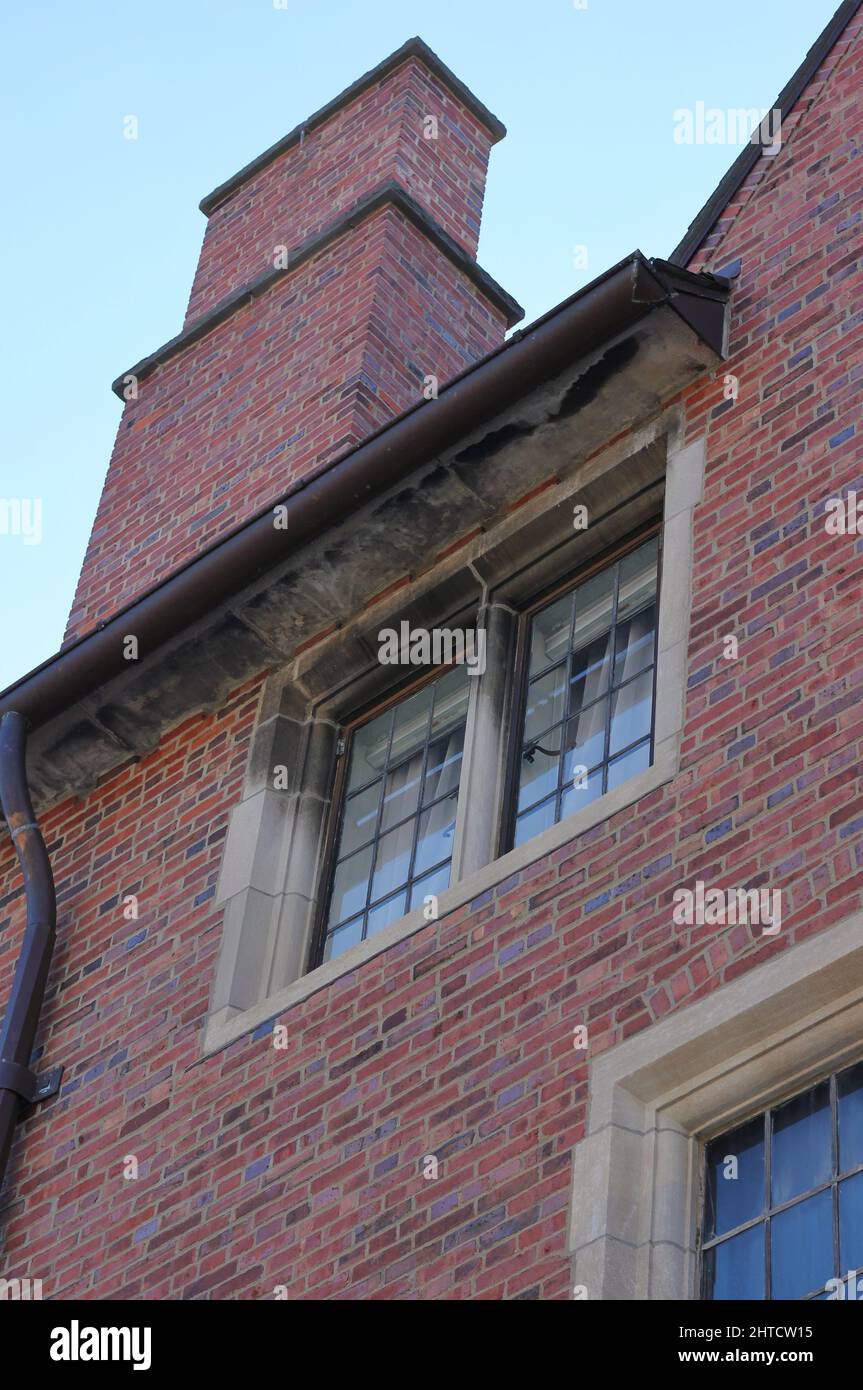 Heavy cornice wall hi-res stock photography and images - Alamy
