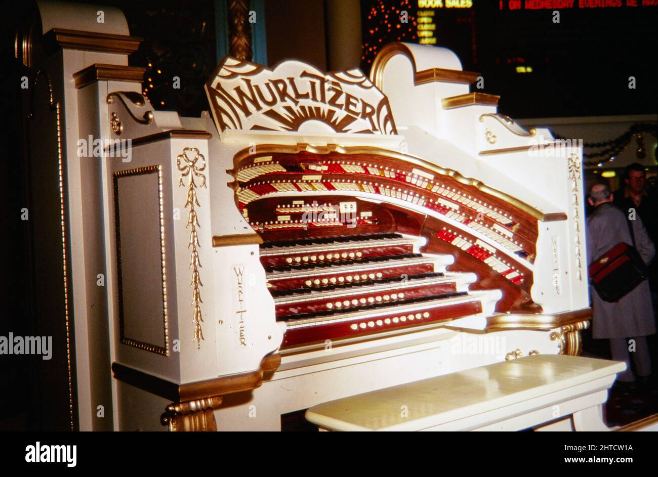 Mecca Bingo Club, Kilburn High Road, Kilburn, Brent, London, 1990-2004 ...