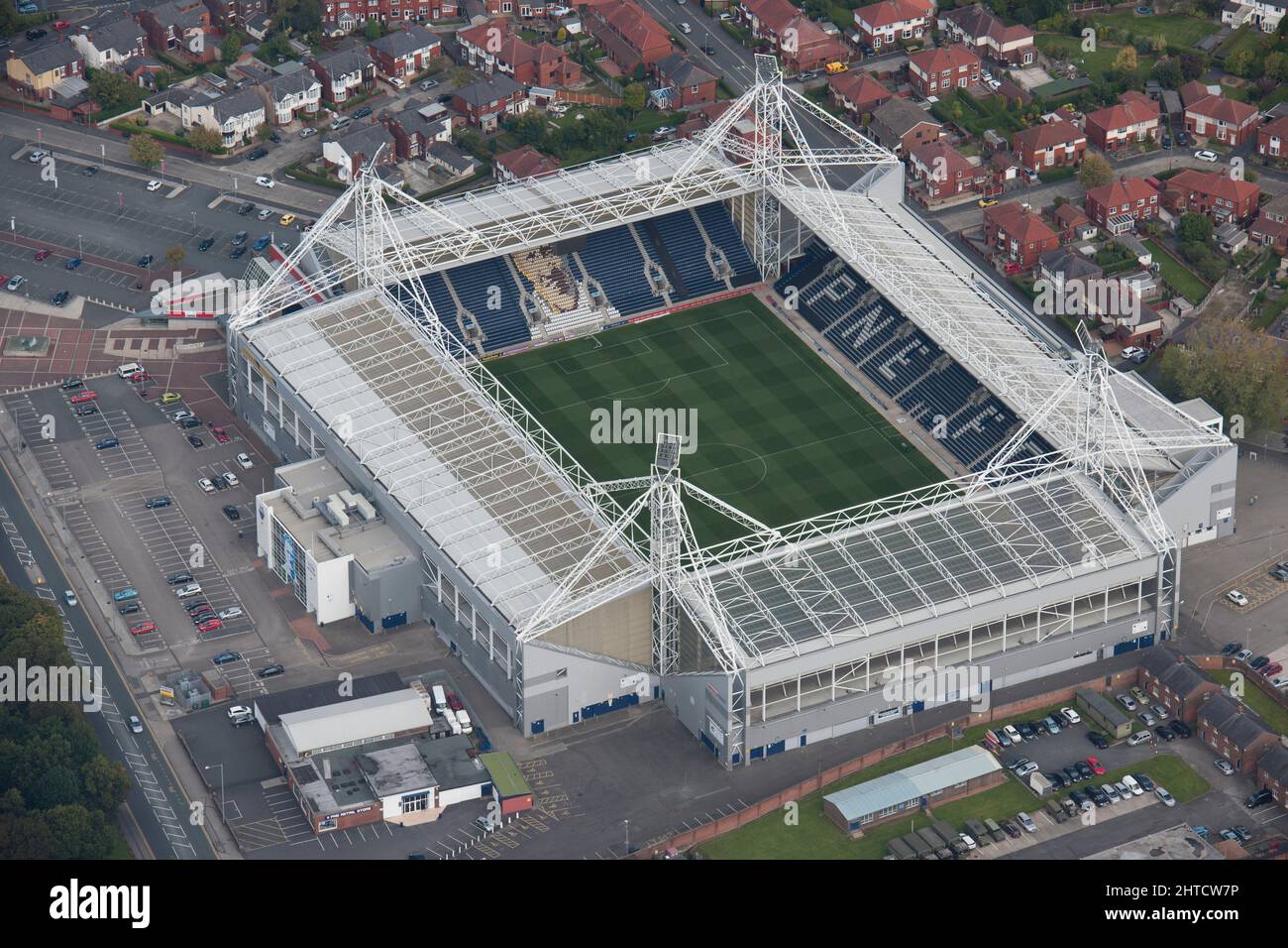 Football stadium stands birds eye view hi-res stock photography and ...