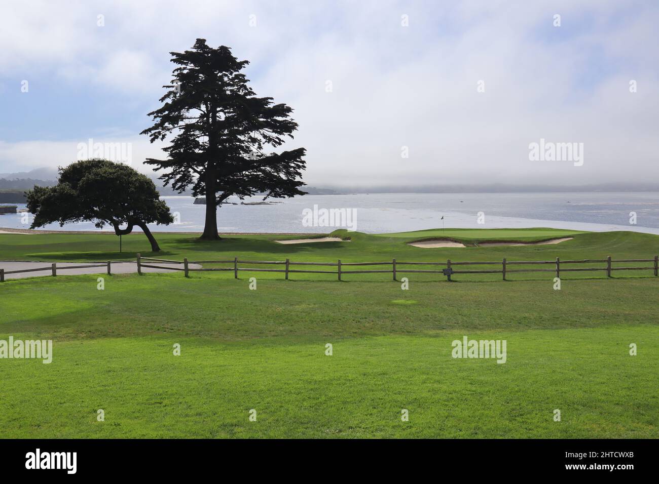 Fence scenic view golf hi-res stock photography and images - Alamy