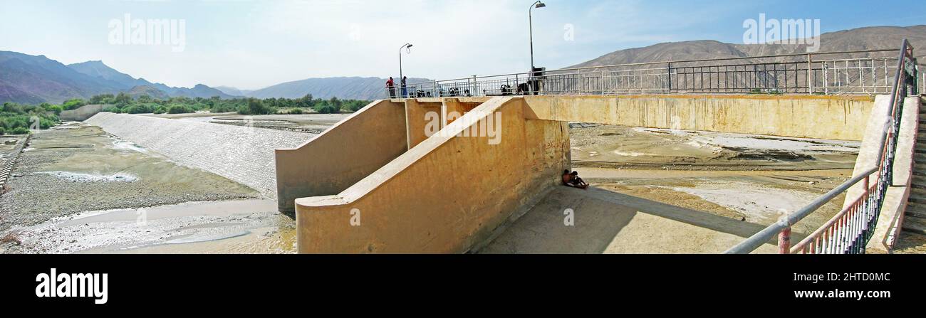 Diversion weir in a wadi in Yemen Stock Photo - Alamy