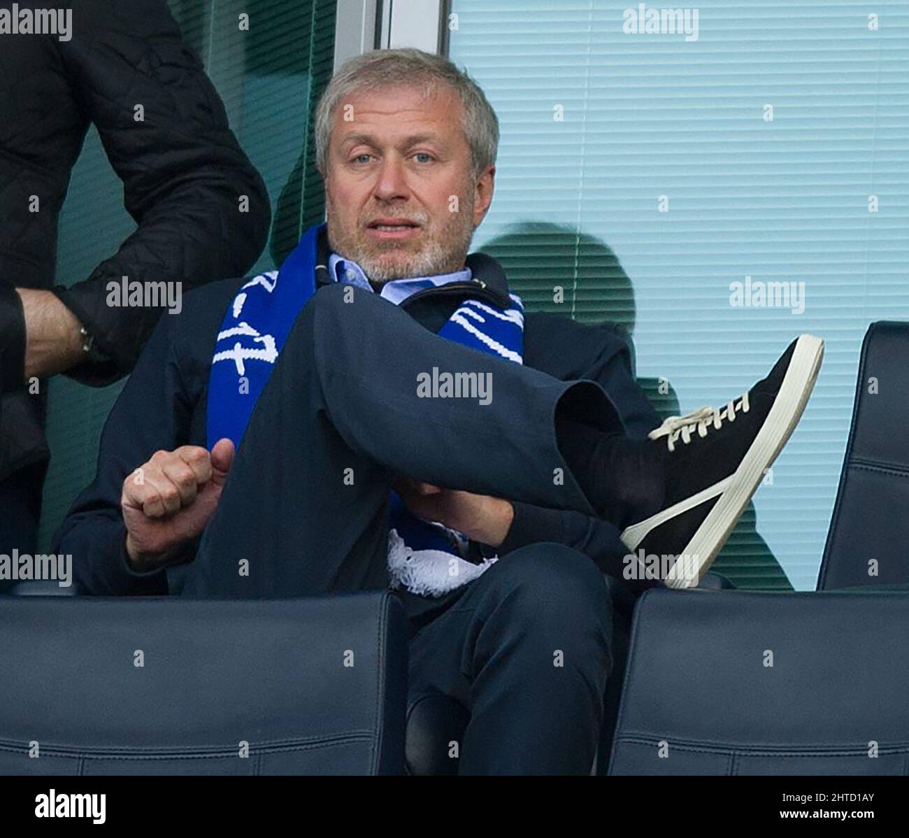 Chelsea fc owner roman abramovich hi-res stock photography and images ...