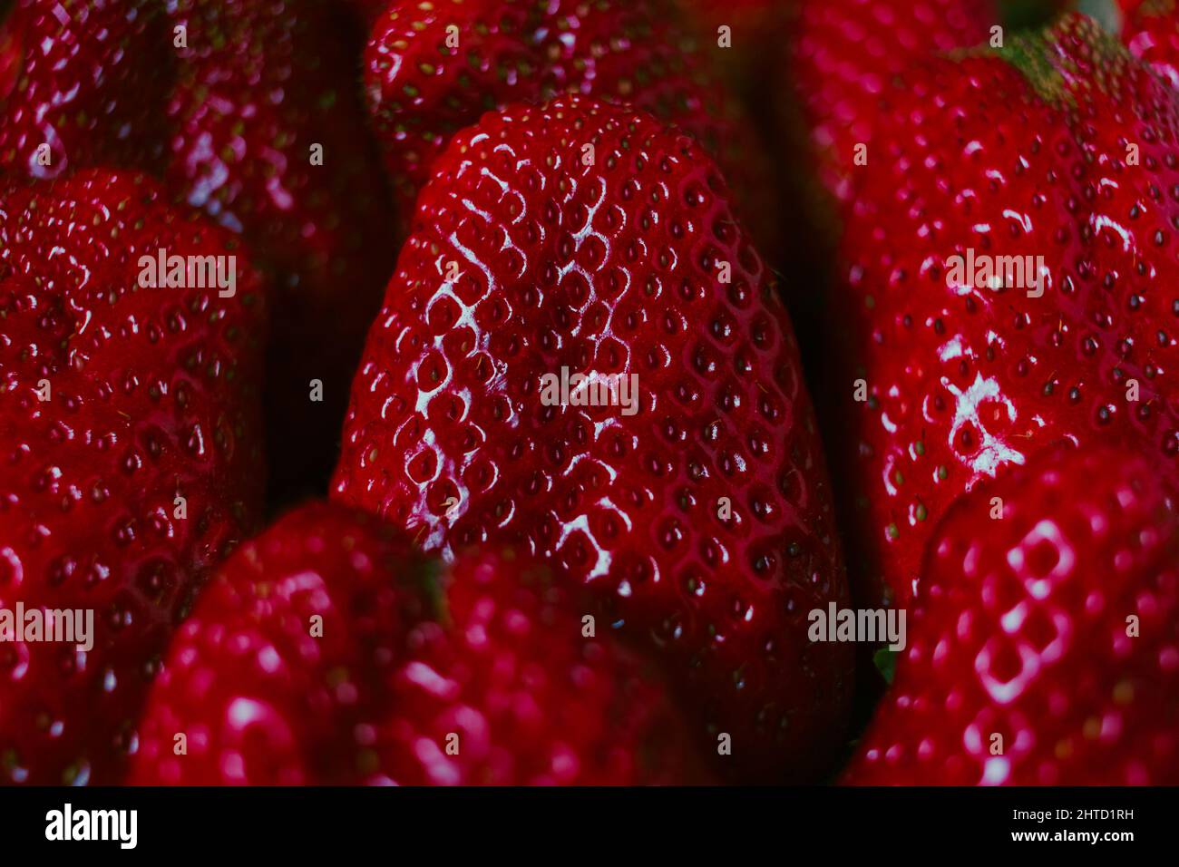 Strawberries texture hi-res stock photography and images - Alamy