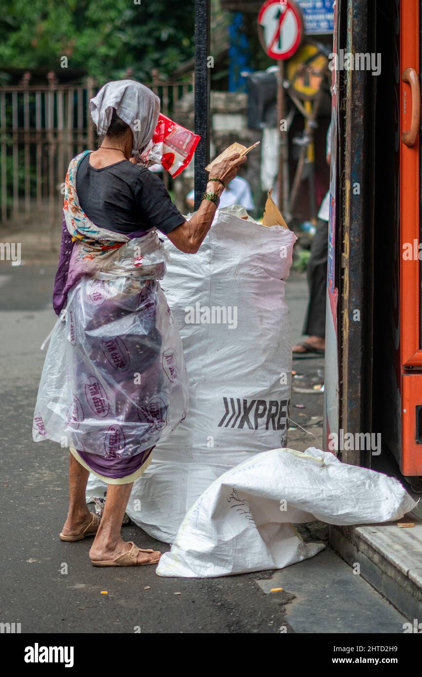 Woman finding in bag hi-res stock photography and images - Alamy