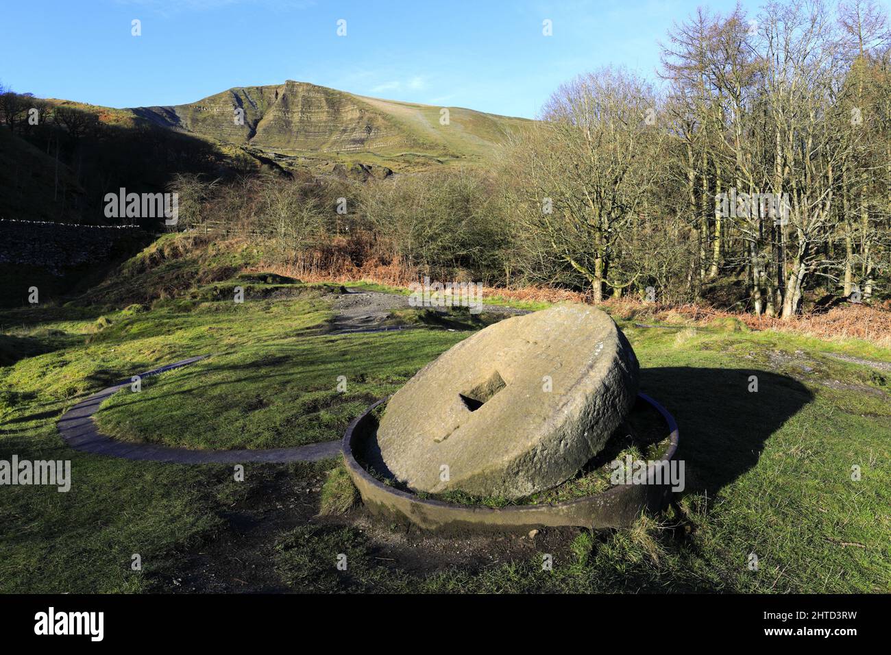 View of Mam Tor hill, Castleton valley, Derbyshire, Peak District ...