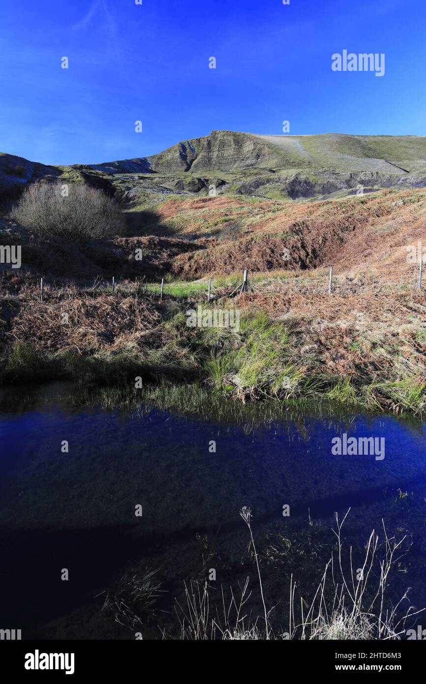 View of Mam Tor hill, Castleton valley, Derbyshire, Peak District ...