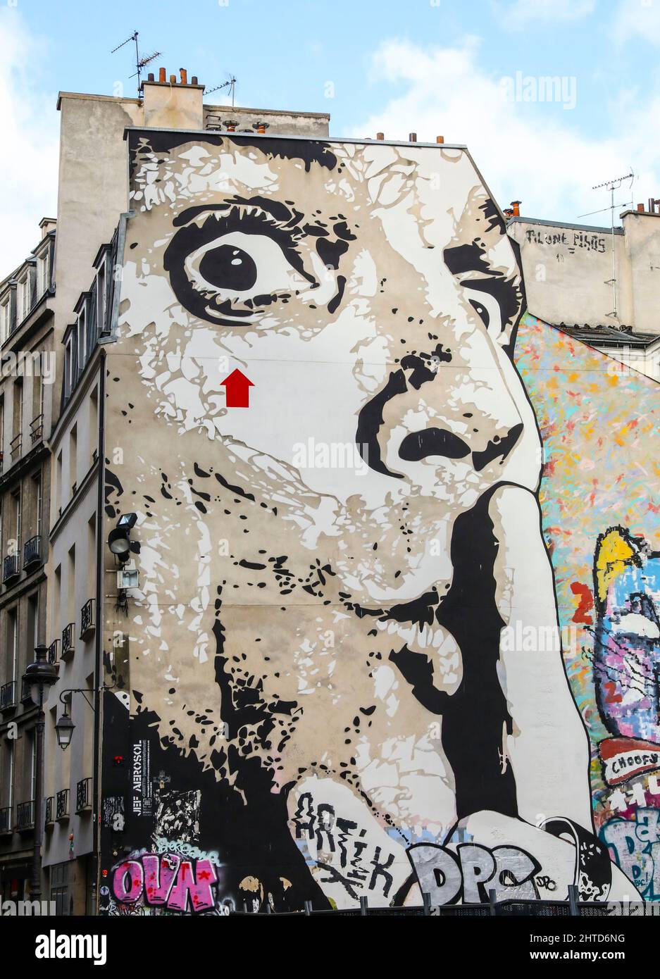 STREET ART DANS LE QUARTIER DE BEAUBOURG Stock Photo - Alamy
