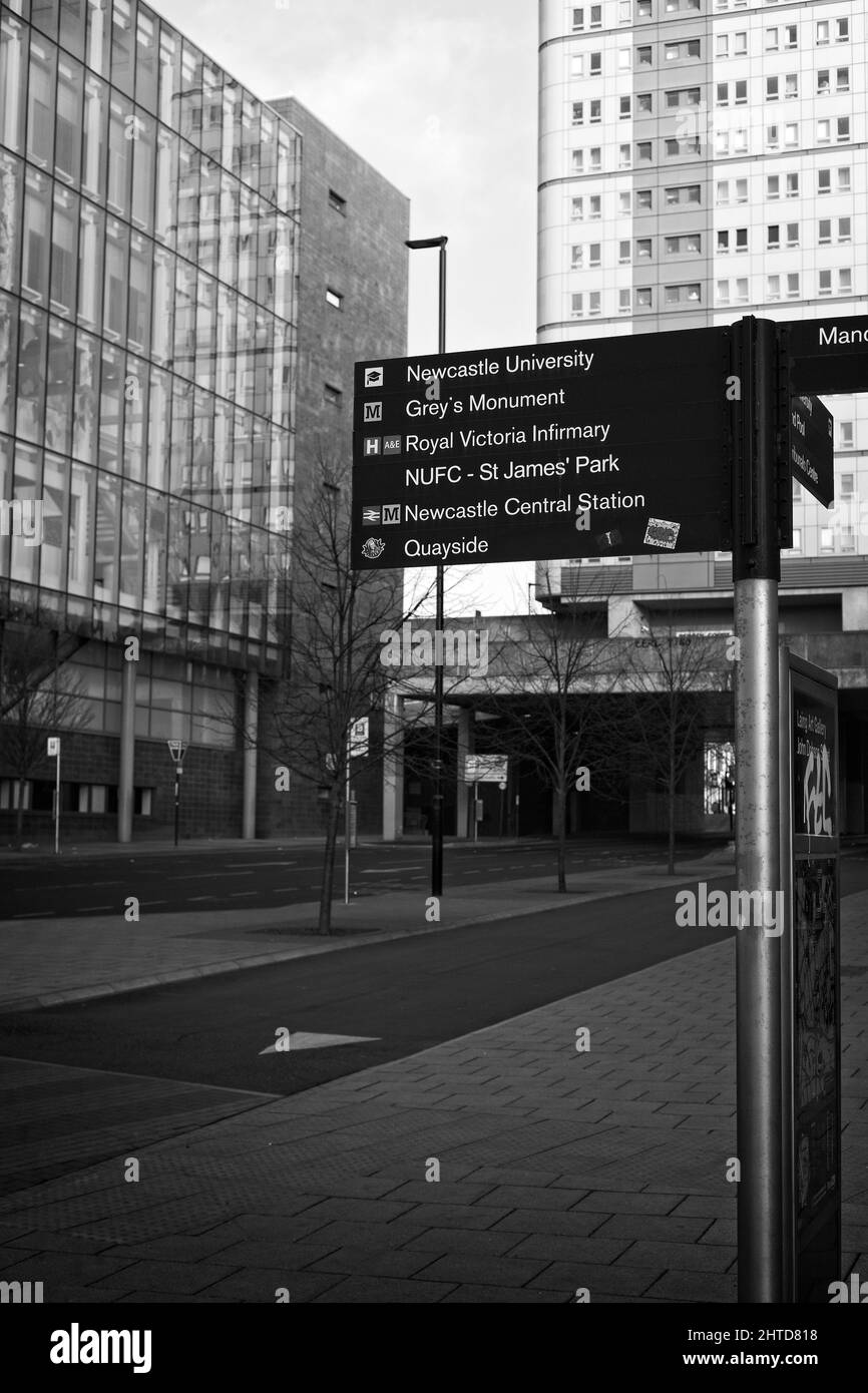 Finger posts hi-res stock photography and images - Alamy