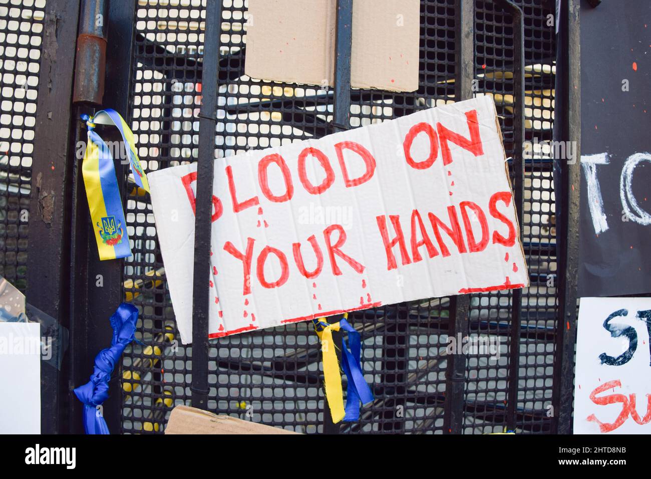 Pro ukraine sign hi-res stock photography and images - Alamy