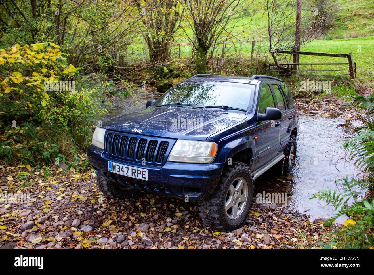 Blue Jeep Grand Cherokee v8 4x4 off-roading in the Brecon beacons ...