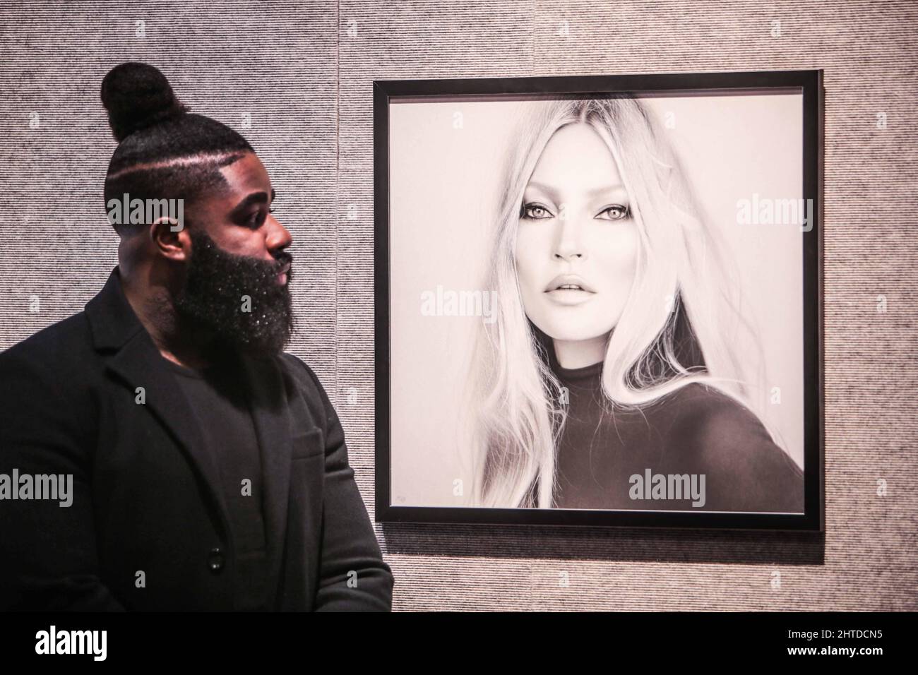 Artist kelvin okafor hi-res stock photography and images - Alamy