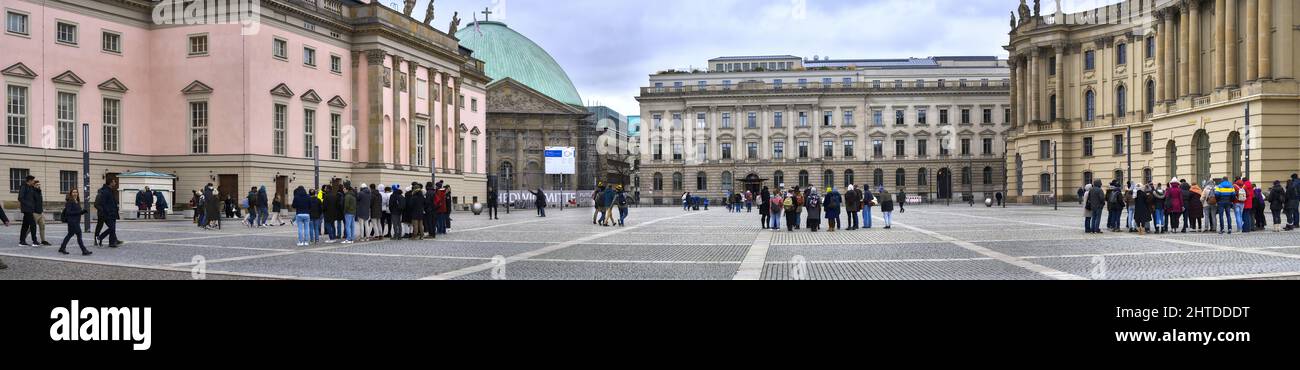Opernplatz berlin hi-res stock photography and images - Alamy