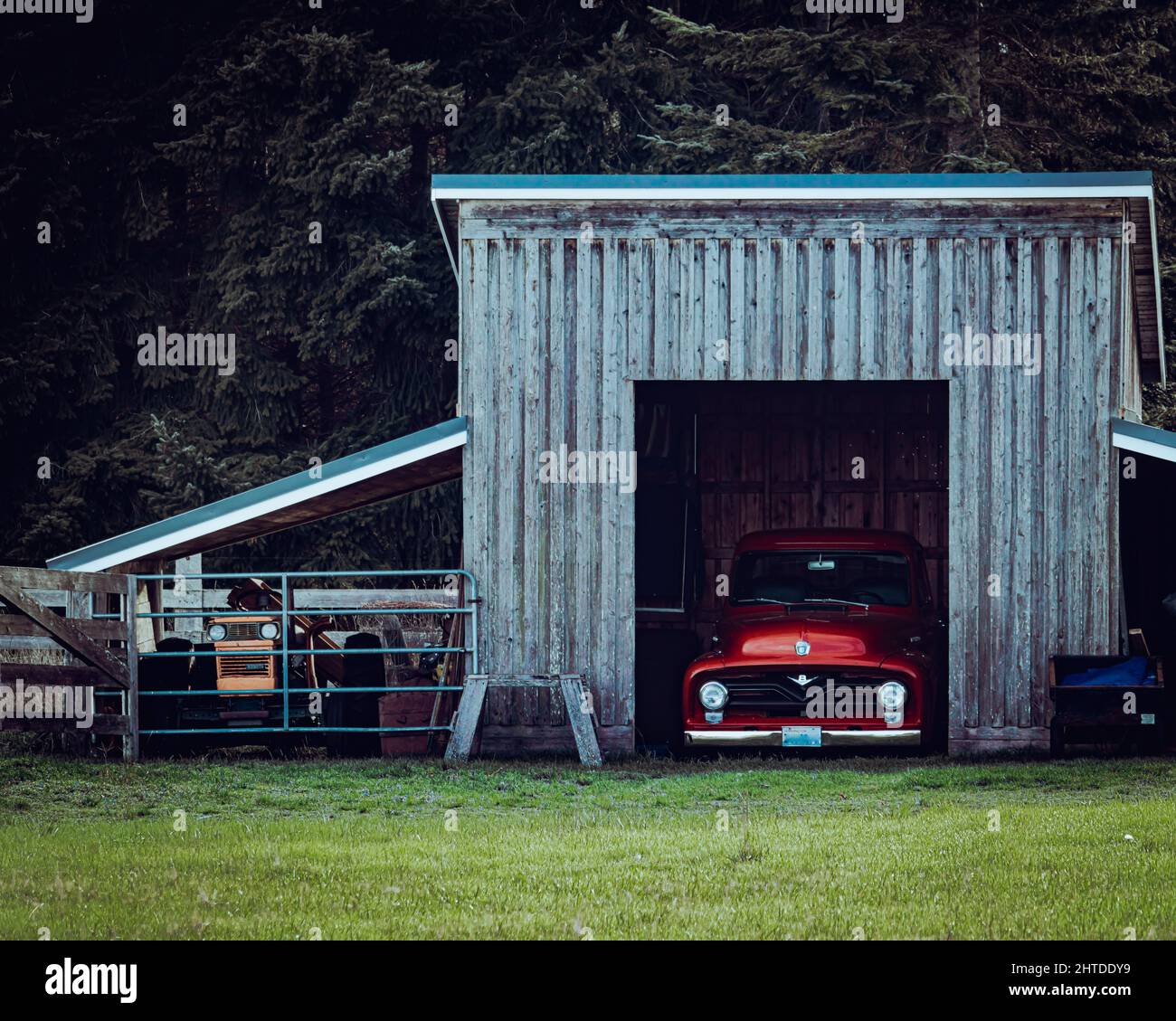 Classic barn style hi-res stock photography and images - Alamy