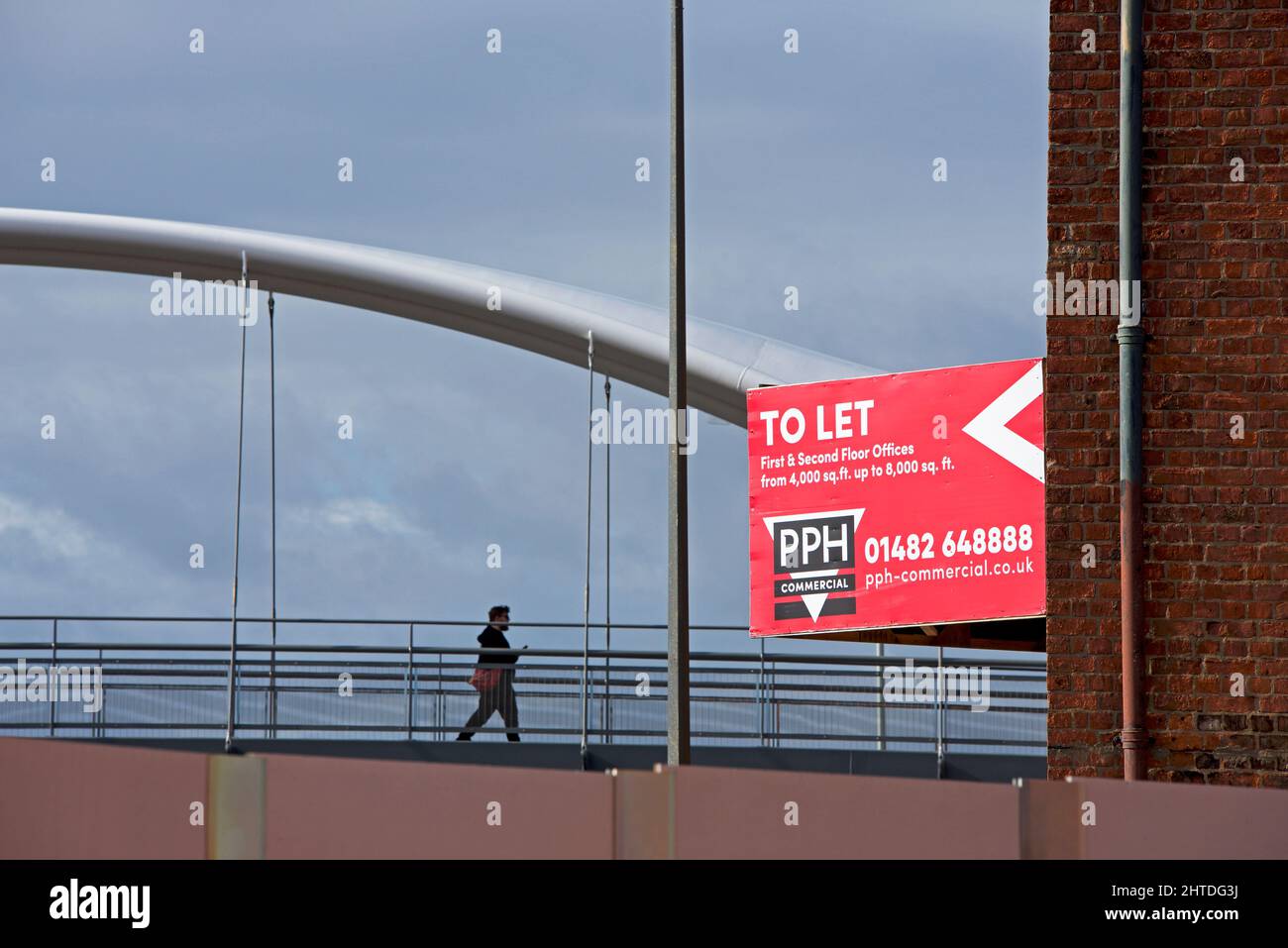 New footbridge across the A63 in Hull, Humberside, East Yorkshire ...
