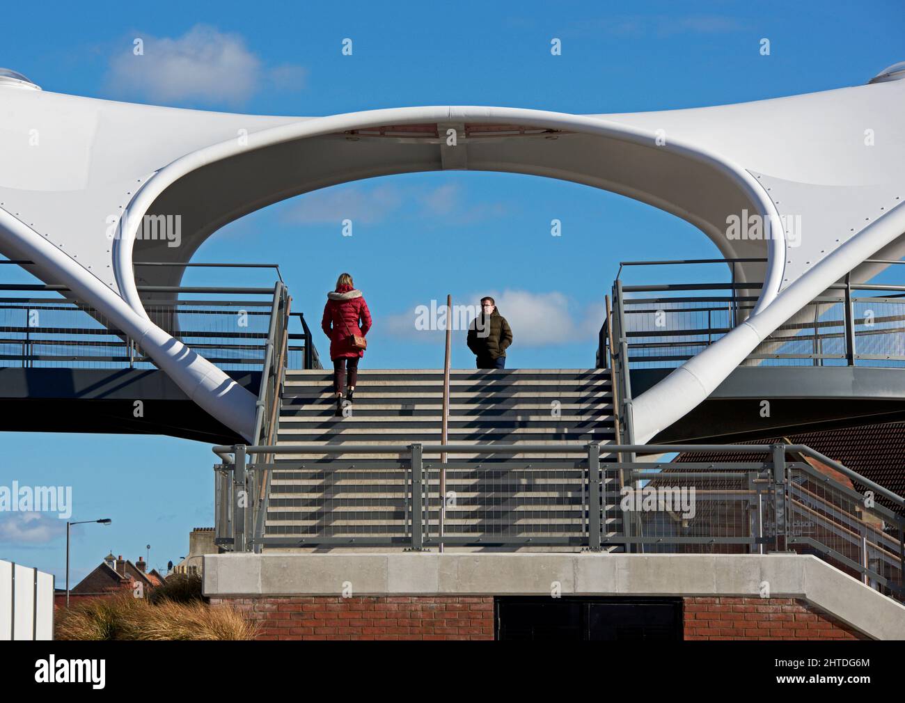 New footbridge across the A63 in Hull, Humberside, East Yorkshire ...
