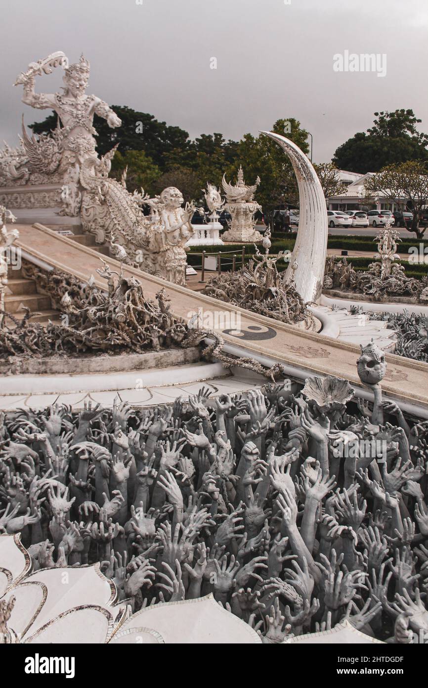 Male king statues hi-res stock photography and images - Alamy