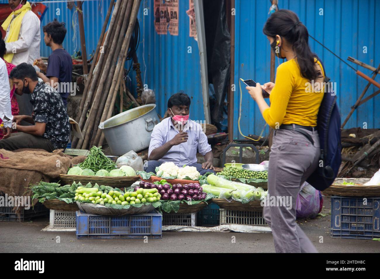 India consumers hi-res stock photography and images - Alamy