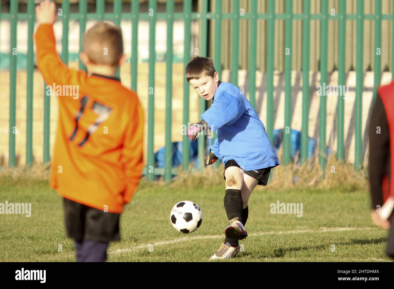 Soccer passing of ball hi-res stock photography and images - Alamy