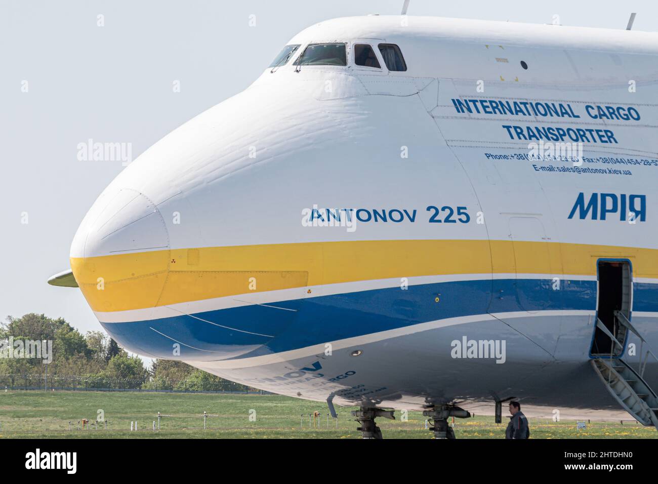 World's largest plane destroyed in Ukraine, Antonov An-225 Mriya Stock ...