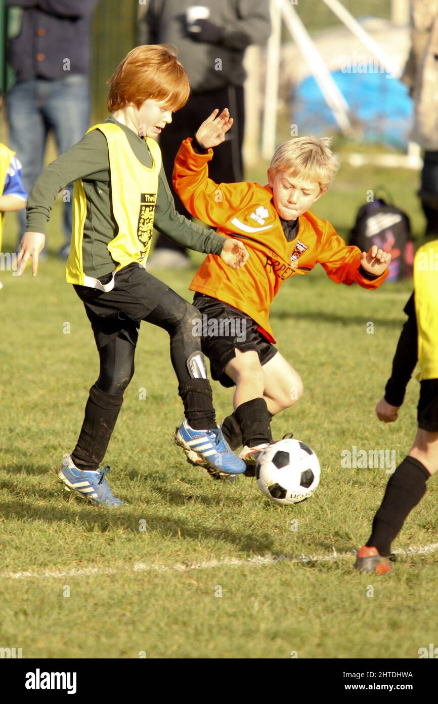 Schoolboys football hi-res stock photography and images - Alamy