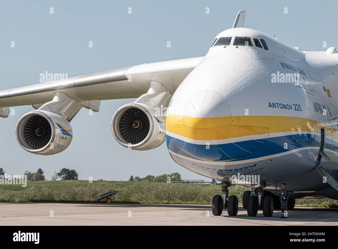 World's largest plane destroyed in Ukraine, Antonov An-225 Mriya Stock ...