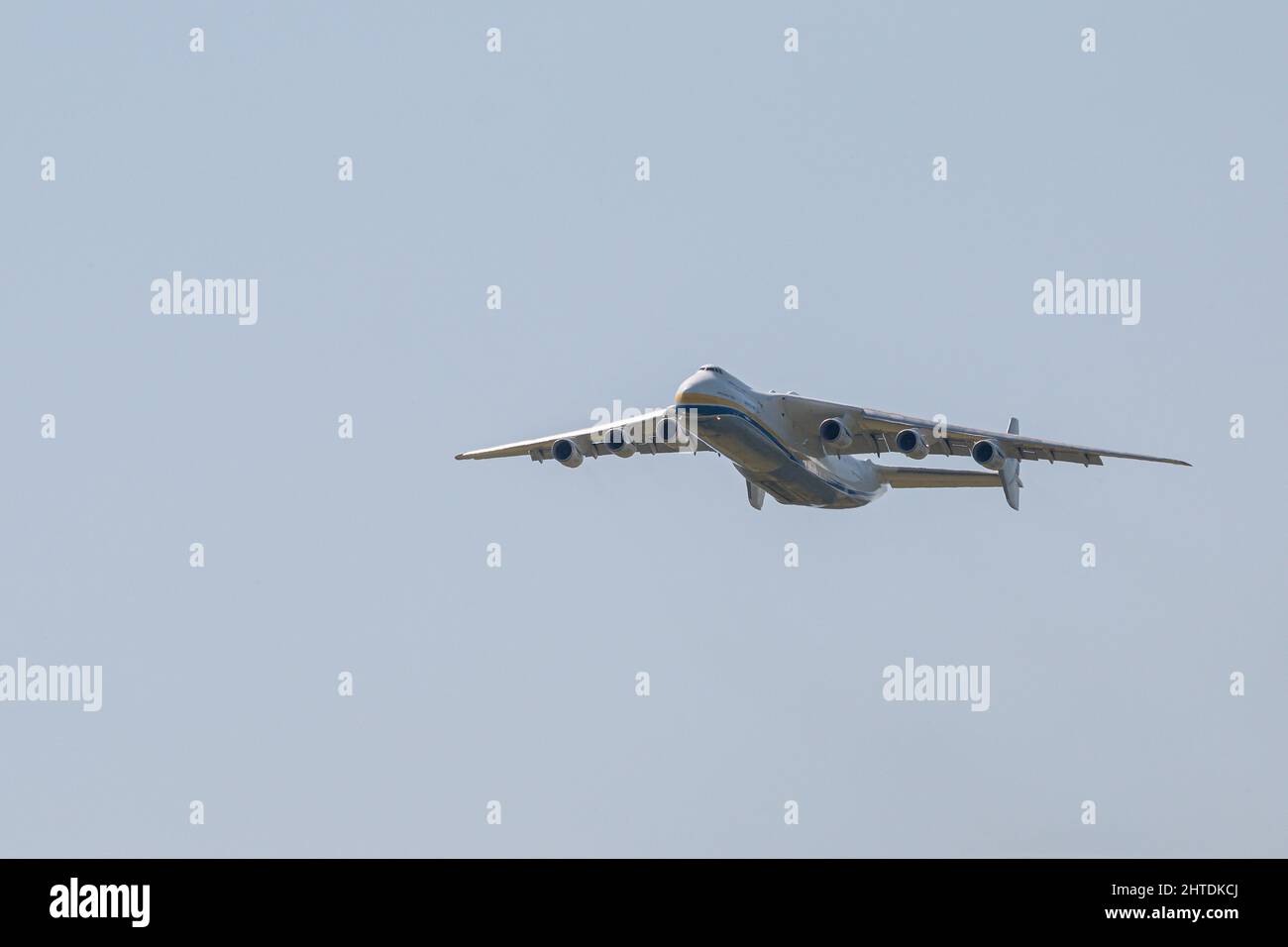 World's largest plane destroyed in Ukraine, Antonov An-225 Mriya Stock ...