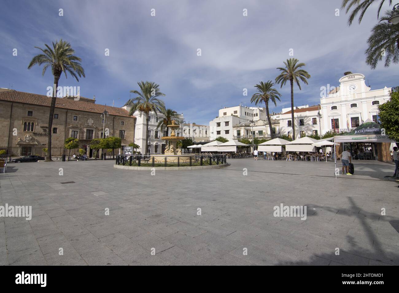 Busy city square, Plaza De Espana, Merida Stock Photo - Alamy