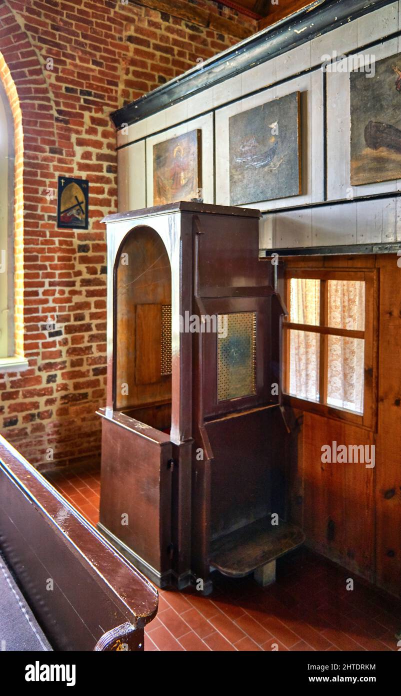 Confessional in a roman catholic church hi-res stock photography and ...