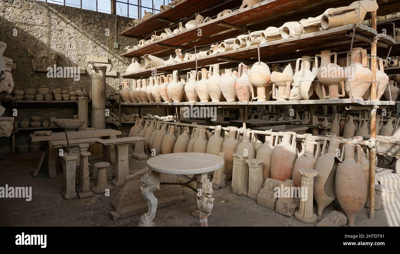 Ancient workshop with ruins of statues and columns Stock Photo - Alamy