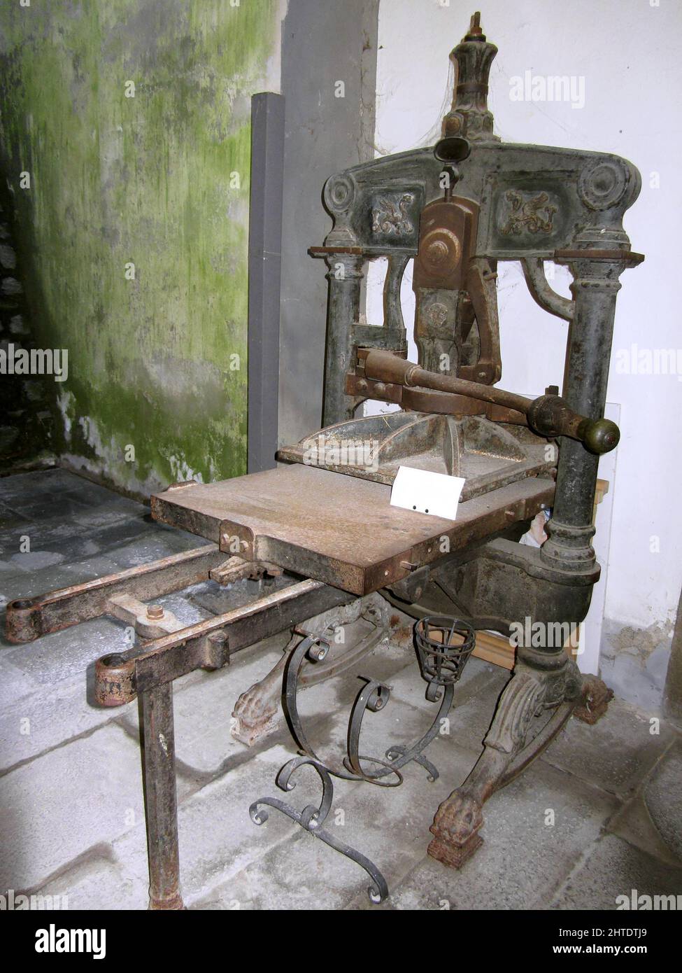 Printing press gutenberg machine hi-res stock photography and images ...