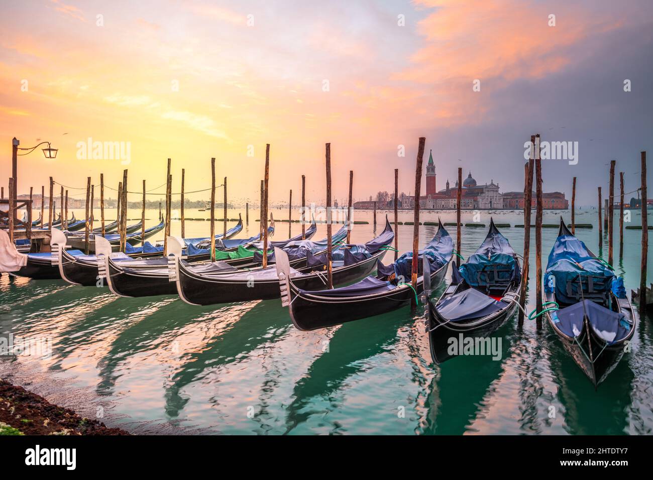 Gondolas in venice italy hi-res stock photography and images - Alamy