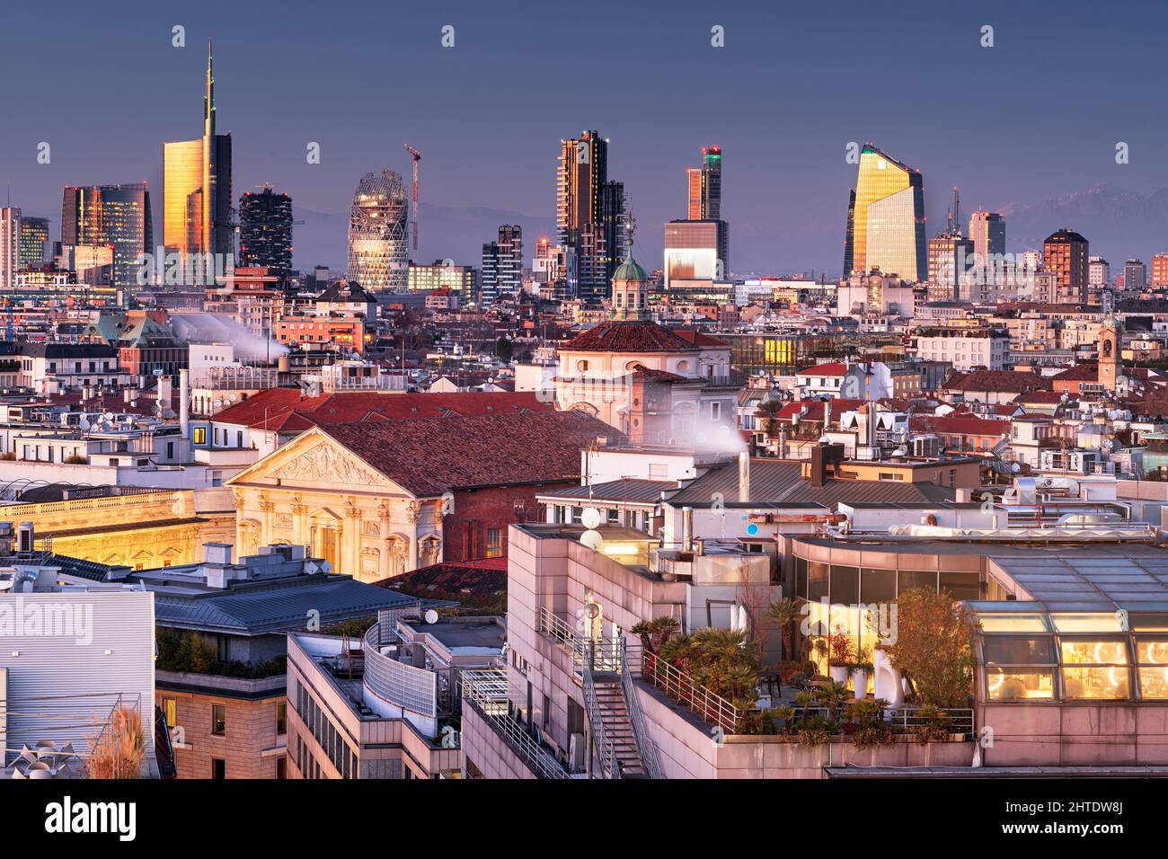 Milan skyline skyscrapers hi-res stock photography and images - Alamy