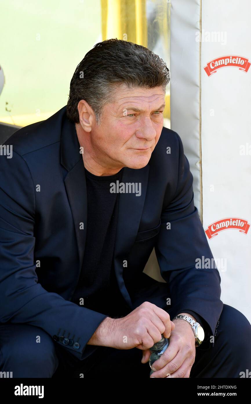 Walter Mazzarri head coach of Cagliari Calcio during the Serie A ...