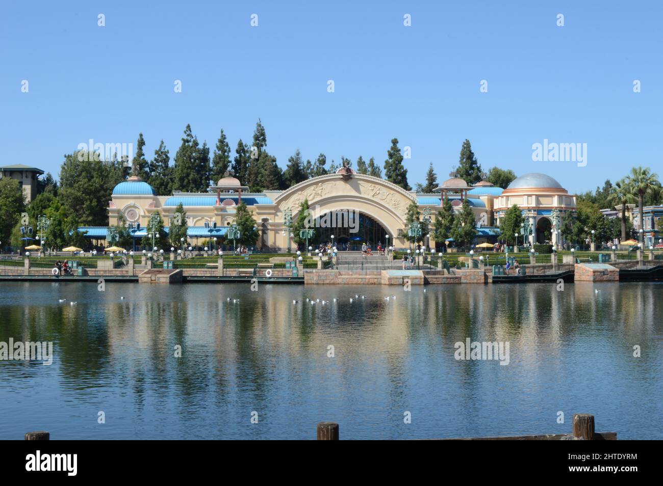 Beautiful shot of the Anaheim Disneyland Resort and Disneyland ...