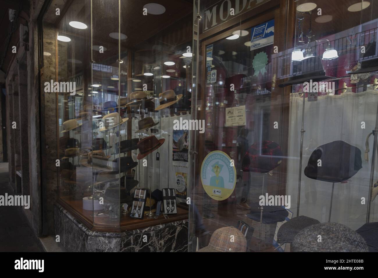 Hat store from the outside in Santiago de Compostela Stock Photo - Alamy