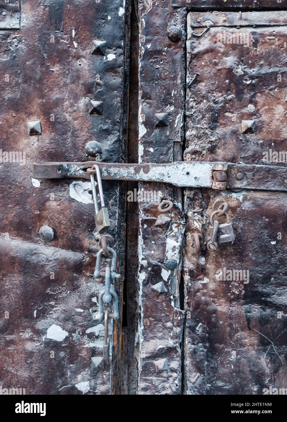 Steel door hi-res stock photography and images - Alamy