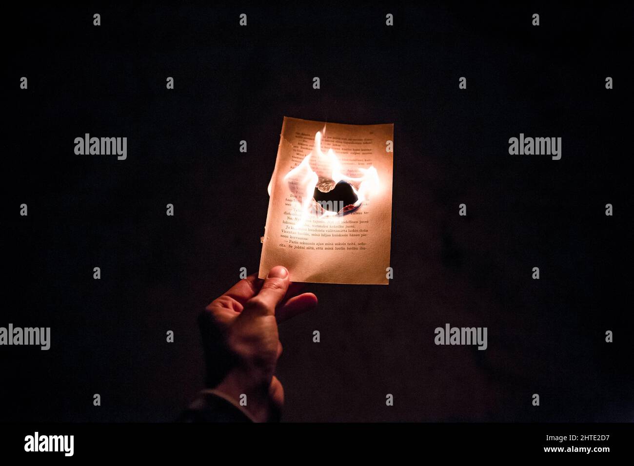 Burning page hi-res stock photography and images - Alamy