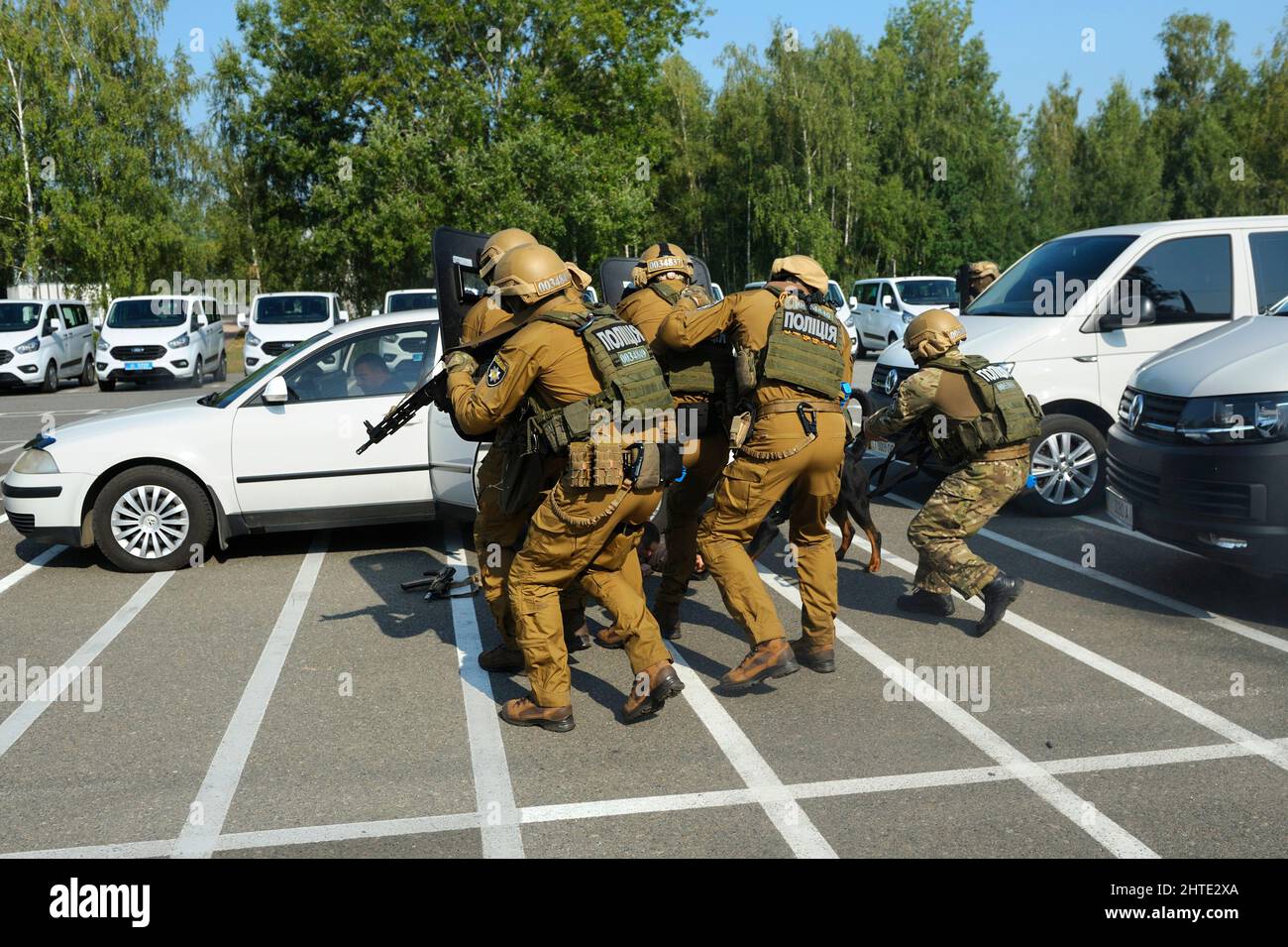 Fully equipped soldiers of KORD, Ukrainian police special forces ...