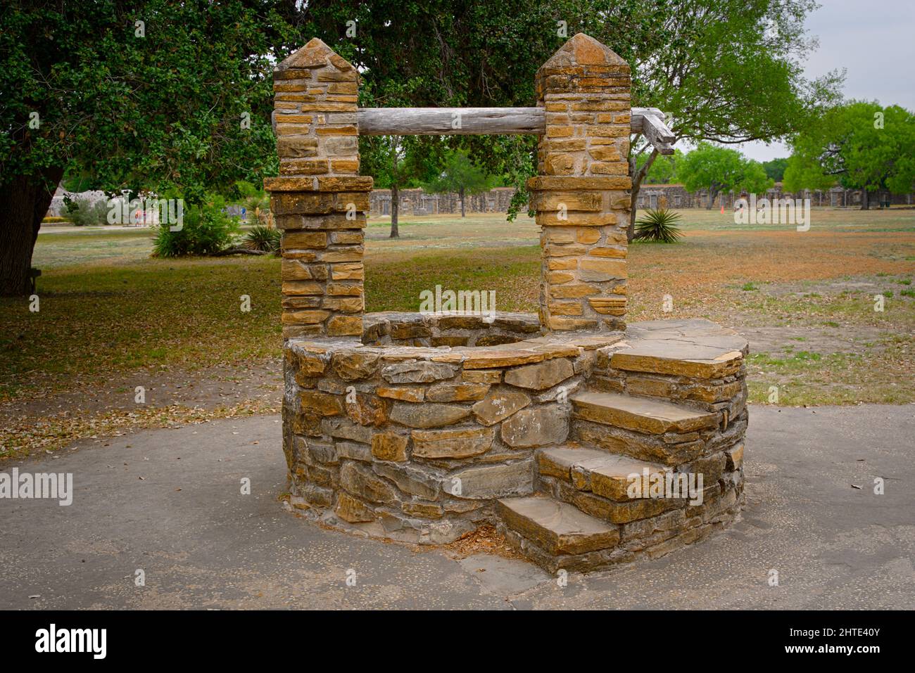 Stone well in the middle of the park Stock Photo - Alamy