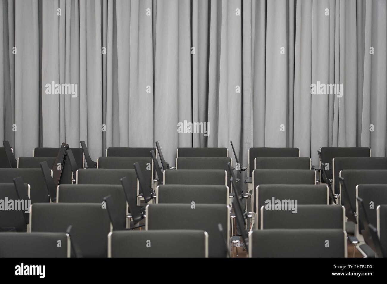 Conference hall with empty seats Stock Photo - Alamy