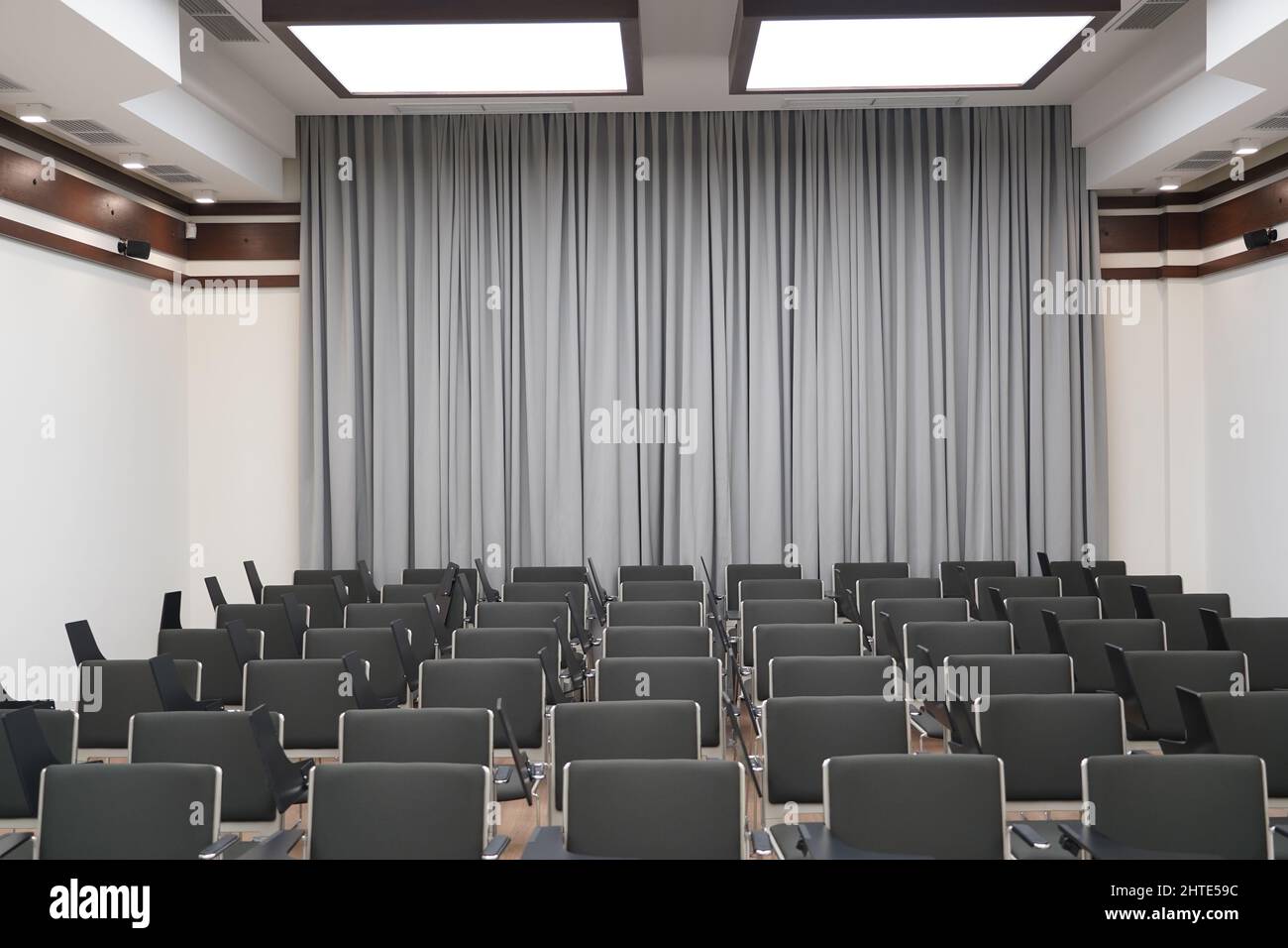 Conference hall with empty seats Stock Photo - Alamy