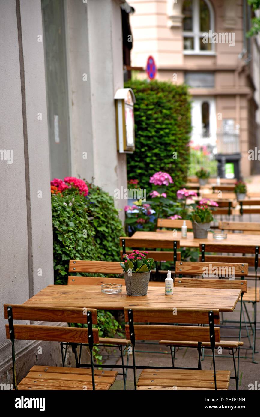 German street bar hi-res stock photography and images - Alamy